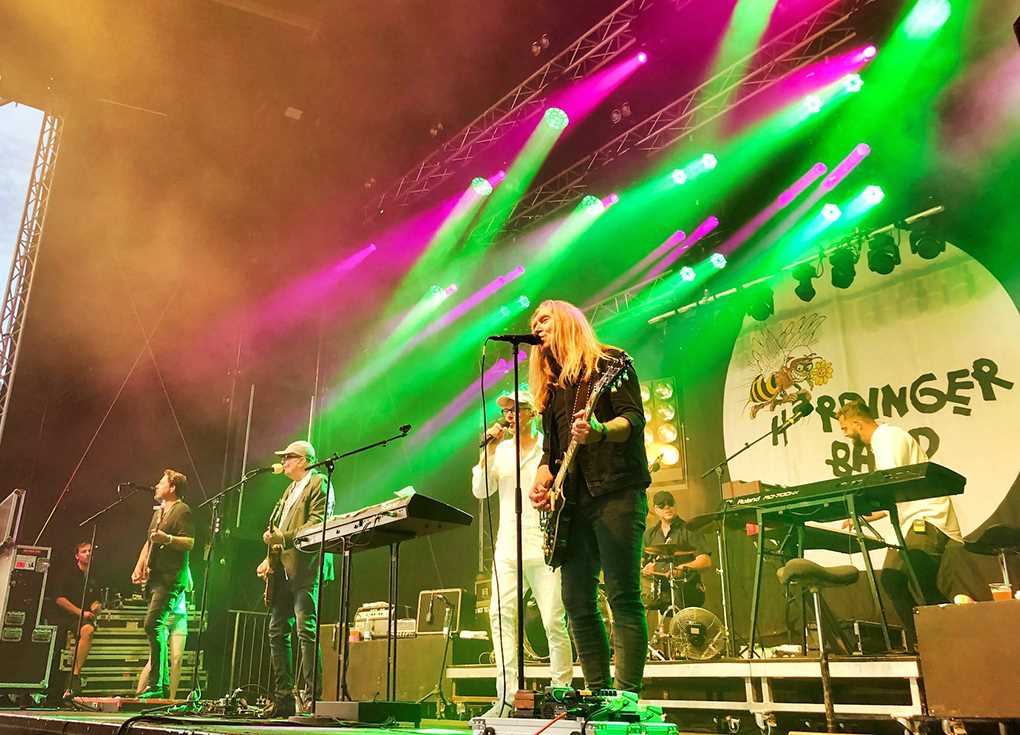 Hardinger Band spiller i Gram